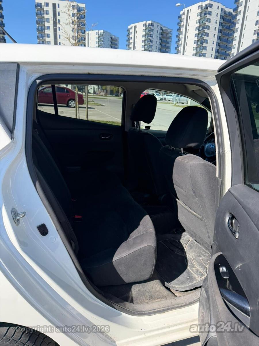 Balts Nissan Leaf 2015 Tallina, ar dzinēja tilpumu 0.00 L un nobraukumu 152 tūkst. km par 4600 €, foto 18 vietnē AUTOMOTO.COM.LV