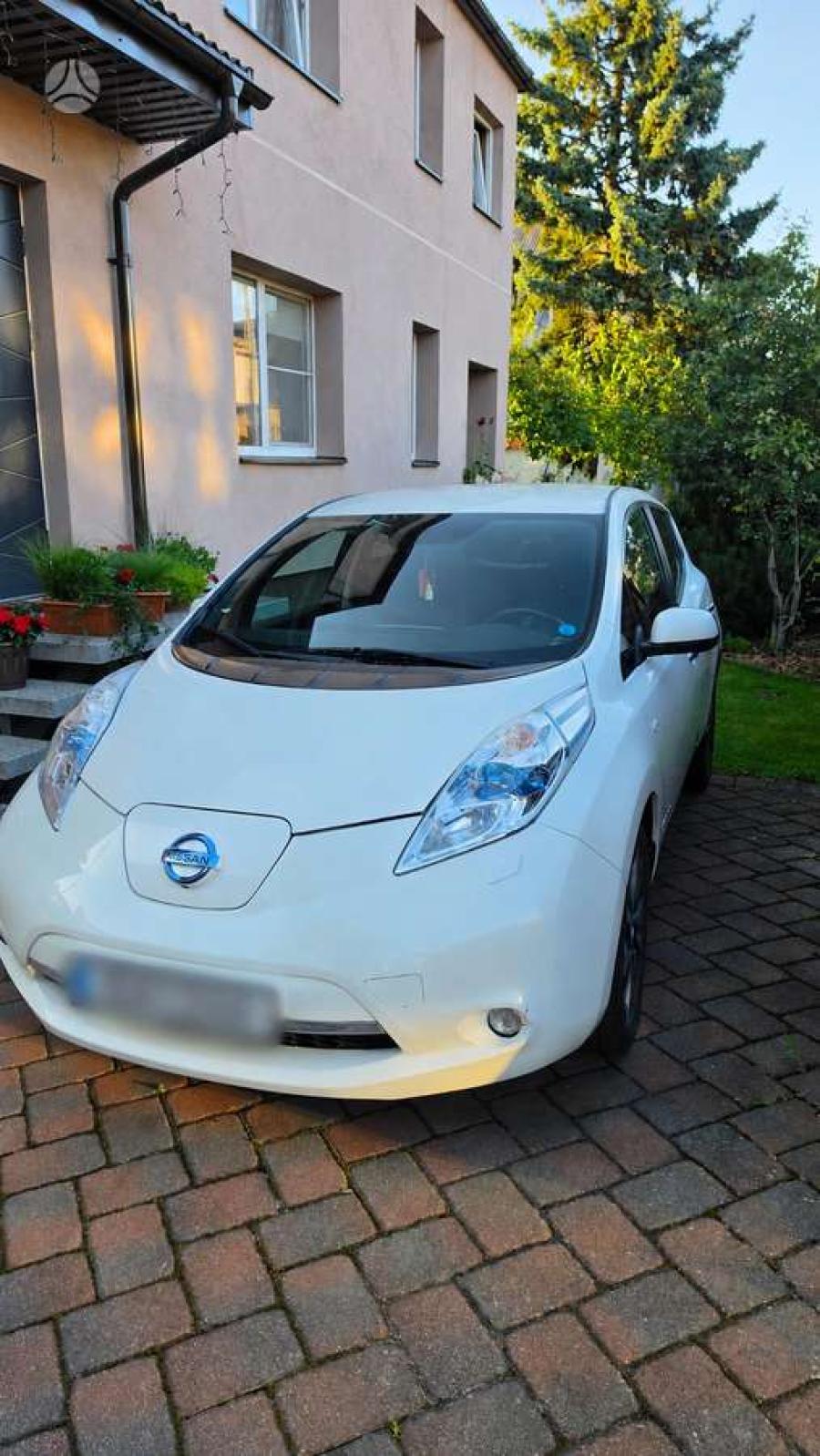 Balts Nissan Leaf 2015 Kauņa, ar dzinēja tilpumu 0.00 L un nobraukumu 77 tūkst. km par 4500 €, foto 3 vietnē AUTOMOTO.COM.LV
