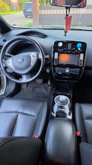 Balts Nissan Leaf 2015 Kauņa, ar dzinēja tilpumu 0.00 L un nobraukumu 77 tūkst. km par 4500 €, foto 7 vietnē AUTOMOTO.COM.LV