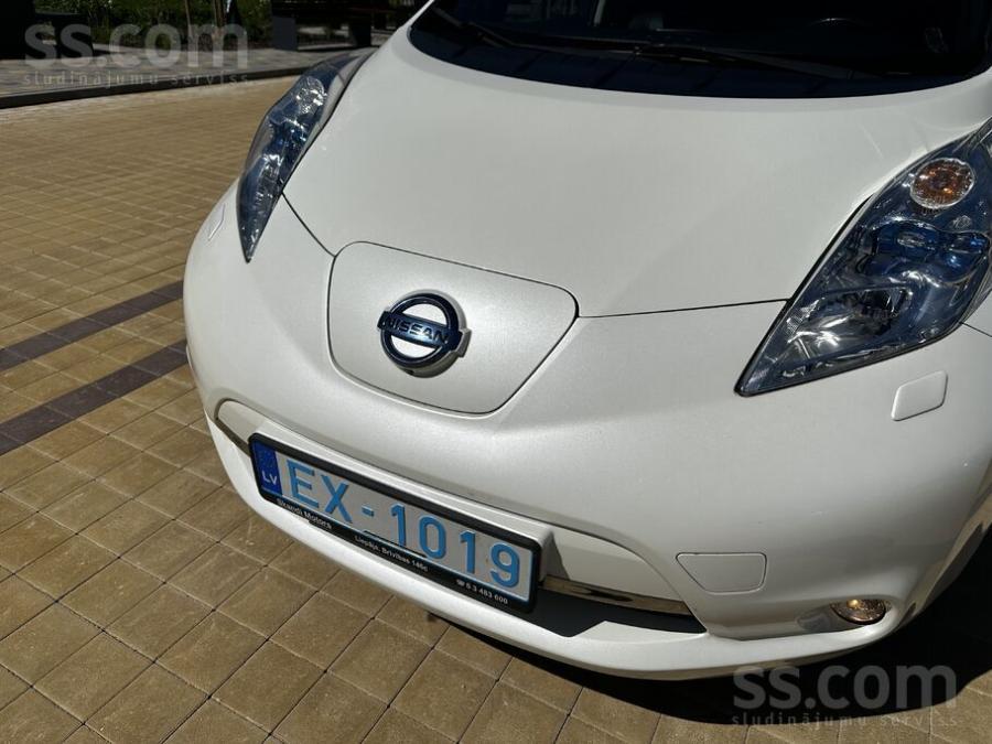 White Nissan Leaf 2015 in Riga, with an engine capacity of 0.00 L and mileage of 137 thousand km for 5590 €, photo 3 on AUTOMOTO.COM.LV