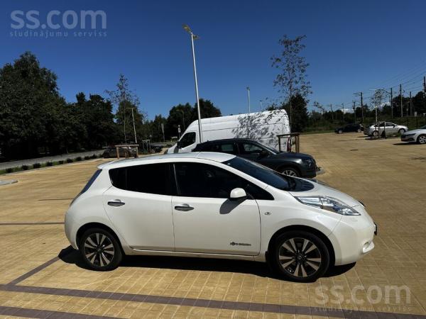 White Nissan Leaf 2015 in Riga, with an engine capacity of 0.00 L and mileage of 137 thousand km for 5590 €, photo 3 on AUTOMOTO.COM.LV