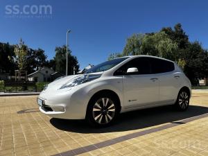 White Nissan Leaf 2015 in Riga, with an engine capacity of 0.00 L and mileage of 137 thousand km for 5590 €, photo 5 on AUTOMOTO.COM.LV