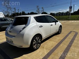 White Nissan Leaf 2015 in Riga, with an engine capacity of 0.00 L and mileage of 137 thousand km for 5590 €, photo 8 on AUTOMOTO.COM.LV