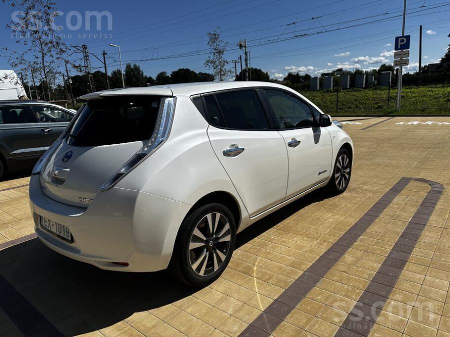 White Nissan Leaf 2015 in Riga, with an engine capacity of 0.00 L and mileage of 137 thousand km for 5590 €, photo 8 on AUTOMOTO.COM.LV
