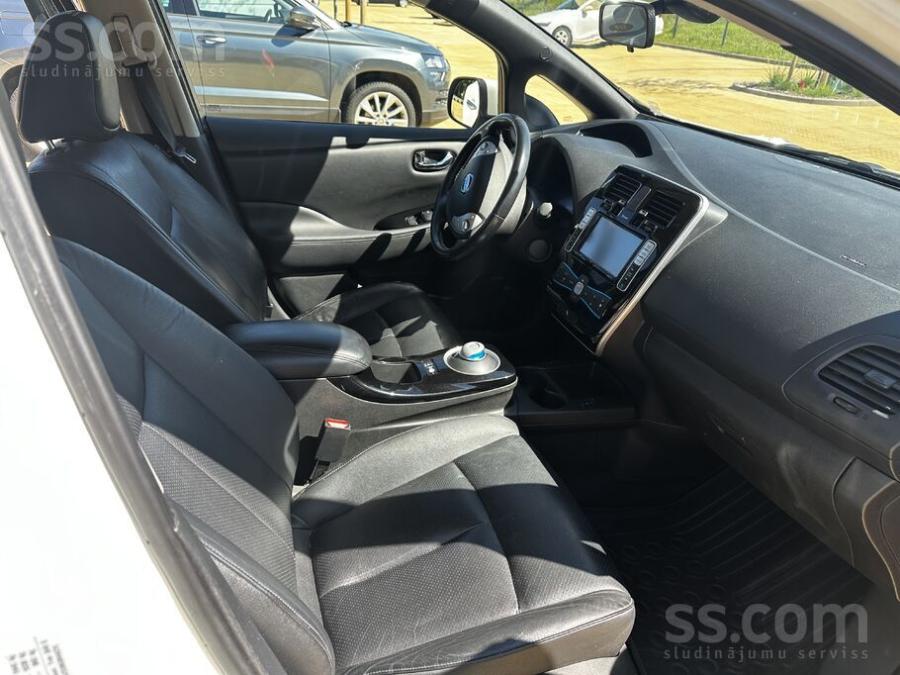 White Nissan Leaf 2015 in Riga, with an engine capacity of 0.00 L and mileage of 137 thousand km for 5590 €, photo 11 on AUTOMOTO.COM.LV