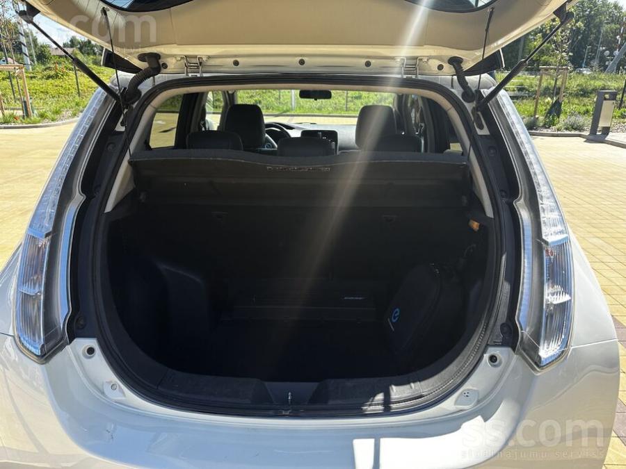 White Nissan Leaf 2015 in Riga, with an engine capacity of 0.00 L and mileage of 137 thousand km for 5590 €, photo 15 on AUTOMOTO.COM.LV
