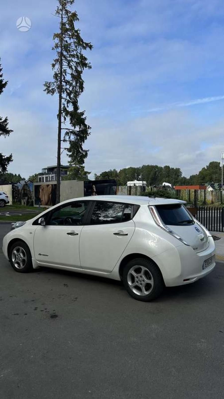 Balts Nissan Leaf 2015 Palanga, ar dzinēja tilpumu 0.00 L un nobraukumu 110 tūkst. km par 4800 €, foto 1 vietnē AUTOMOTO.COM.LV