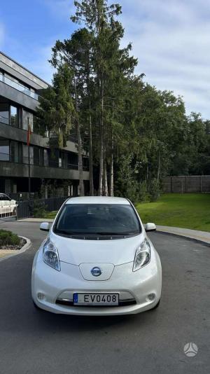 Balts Nissan Leaf 2015 Palanga, ar dzinēja tilpumu 0.00 L un nobraukumu 110 tūkst. km par 4800 €, foto 3 vietnē AUTOMOTO.COM.LV