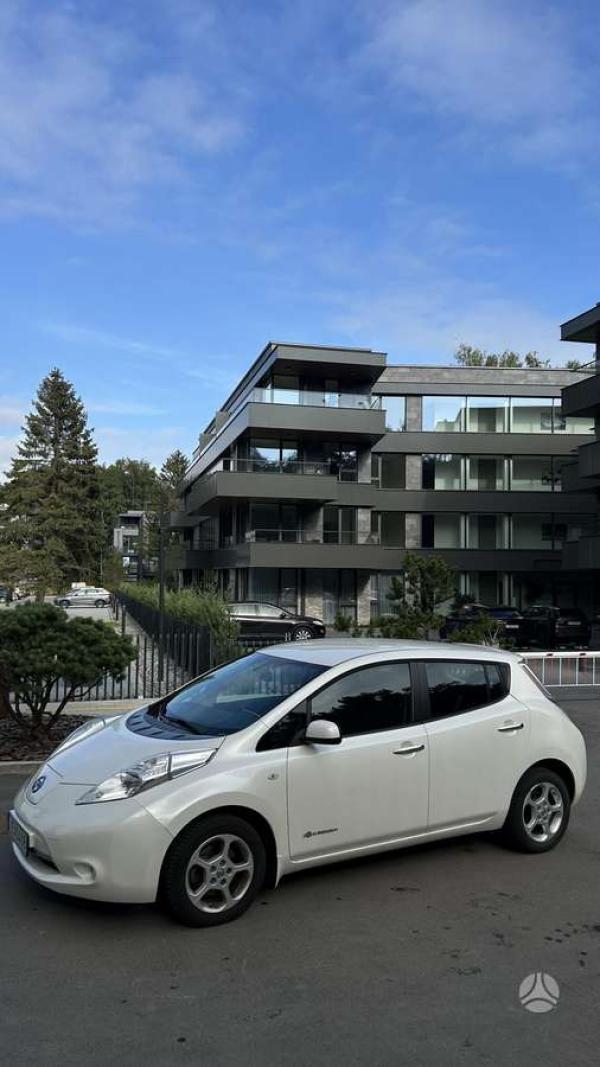 Balts Nissan Leaf 2015 Palanga, ar dzinēja tilpumu 0.00 L un nobraukumu 110 tūkst. km par 4800 €, foto 3 vietnē AUTOMOTO.COM.LV
