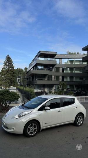 Balts Nissan Leaf 2015 Palanga, ar dzinēja tilpumu 0.00 L un nobraukumu 110 tūkst. km par 4800 €, foto 4 vietnē AUTOMOTO.COM.LV
