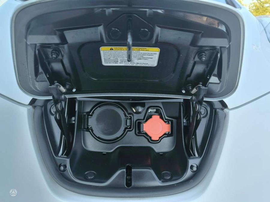 Balts Nissan Leaf 2016 Šauļi, ar dzinēja tilpumu 0.00 L un nobraukumu 60 tūkst. km par 5900 €, foto 15 vietnē AUTOMOTO.COM.LV