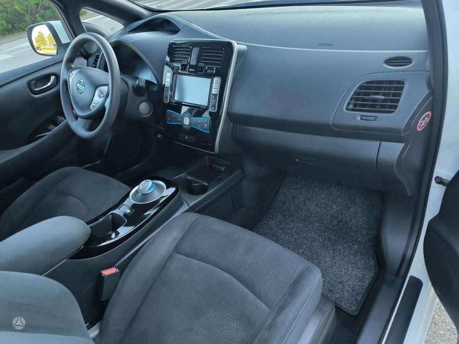 Balts Nissan Leaf 2016 Šauļi, ar dzinēja tilpumu 0.00 L un nobraukumu 60 tūkst. km par 5900 €, foto 24 vietnē AUTOMOTO.COM.LV