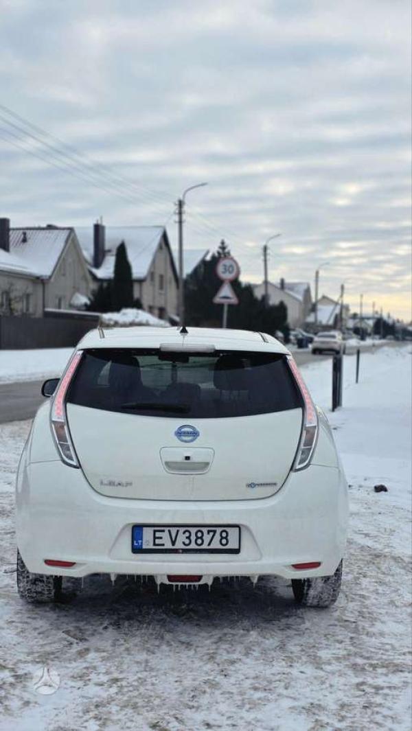 Balts Nissan Leaf 2017 Šauļi, ar dzinēja tilpumu 0.00 L un nobraukumu 197 tūkst. km par 4000 €, foto 5 vietnē AUTOMOTO.COM.LV
