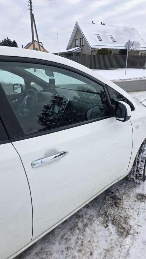Balts Nissan Leaf 2017 Šauļi, ar dzinēja tilpumu 0.00 L un nobraukumu 197 tūkst. km par 4000 €, foto 8 vietnē AUTOMOTO.COM.LV