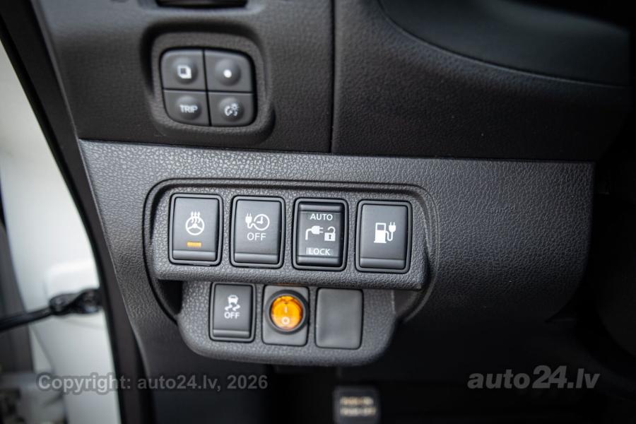 White Nissan Leaf 2017 in Tallinn, with an engine capacity of 0.00 L and mileage of 53 thousand km for 8100 €, photo 10 on AUTOMOTO.COM.LV