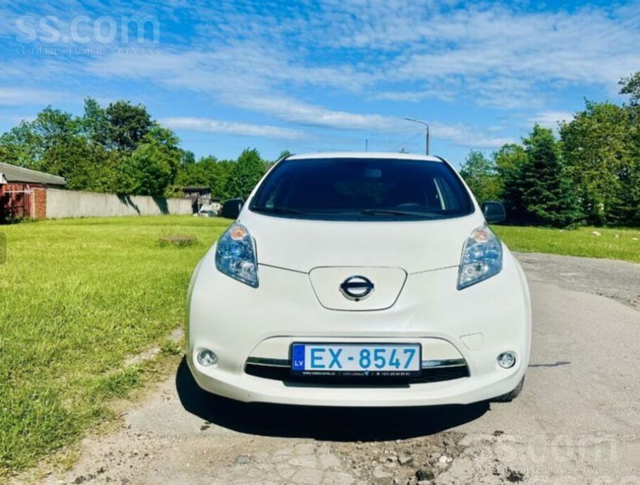 White Nissan Leaf 2017 in Riga, with an engine capacity of 0.00 L and mileage of 121 thousand km for 5000 €, photo 1 on AUTOMOTO.COM.LV