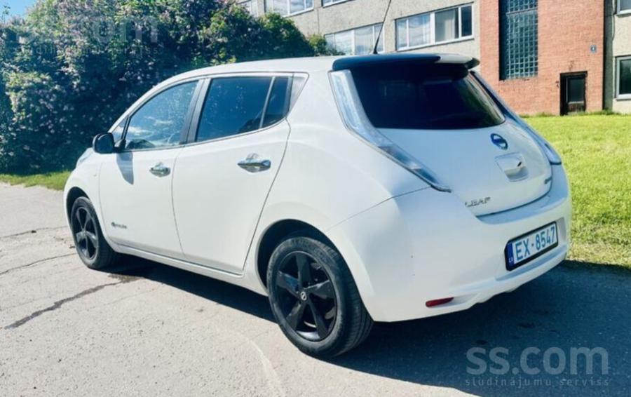 White Nissan Leaf 2017 in Riga, with an engine capacity of 0.00 L and mileage of 121 thousand km for 5000 €, photo 8 on AUTOMOTO.COM.LV