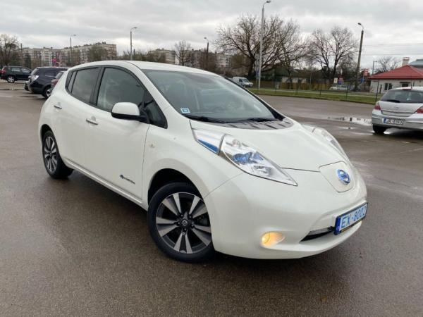 White Nissan Leaf 2017 in Riga, with an engine capacity of 0.00 L and mileage of 86 thousand km for 11950 €, photo 3 on AUTOMOTO.COM.LV