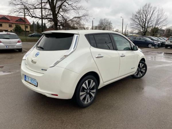 White Nissan Leaf 2017 in Riga, with an engine capacity of 0.00 L and mileage of 86 thousand km for 11950 €, photo 4 on AUTOMOTO.COM.LV