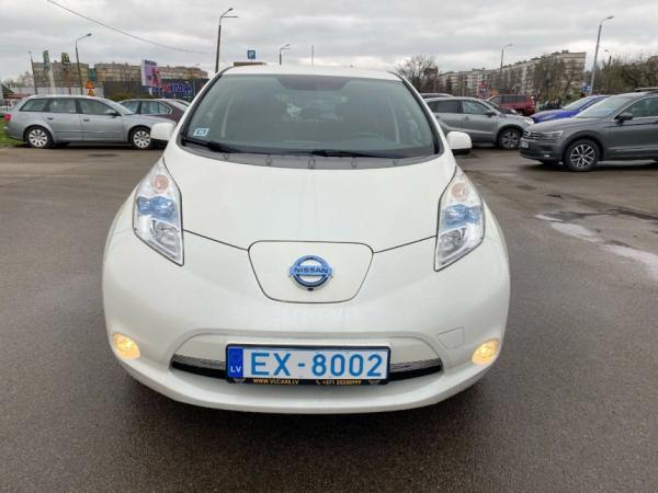 White Nissan Leaf 2017 in Riga, with an engine capacity of 0.00 L and mileage of 86 thousand km for 11950 €, photo 5 on AUTOMOTO.COM.LV