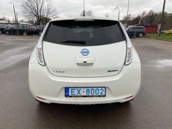 White Nissan Leaf 2017 in Riga, with an engine capacity of 0.00 L and mileage of 86 thousand km for 11950 €, photo 6 on AUTOMOTO.COM.LV