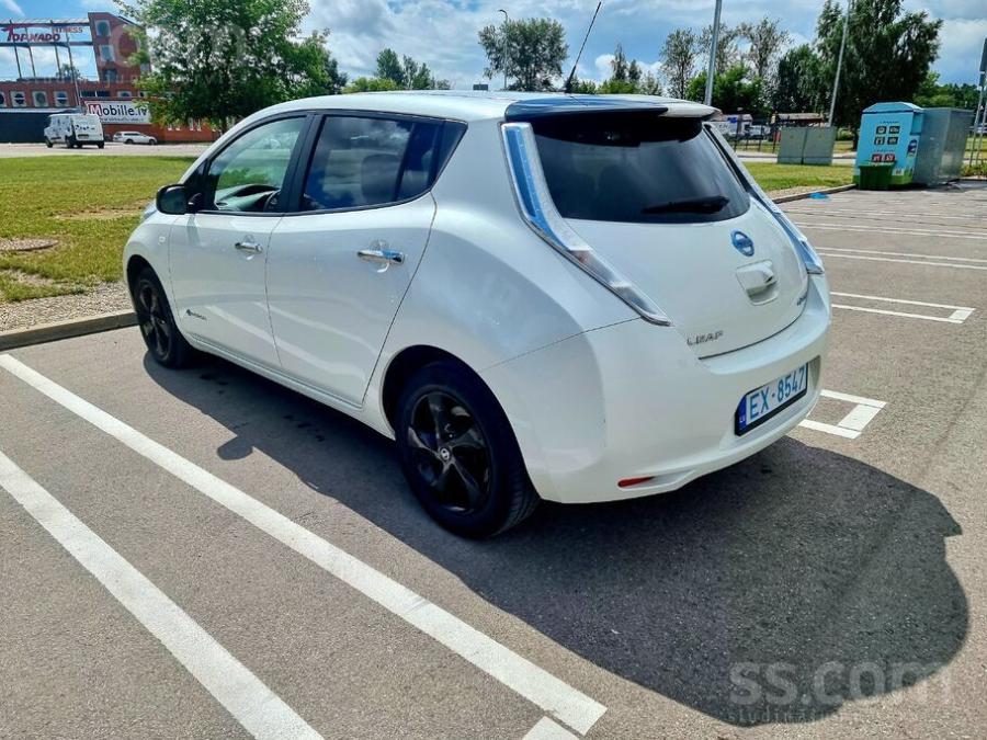 Balts Nissan Leaf 2017 Rīga, ar dzinēja tilpumu 0.00 L un nobraukumu 123 tūkst. km par 6950 €, foto 4 vietnē AUTOMOTO.COM.LV