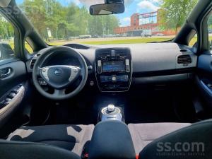 Balts Nissan Leaf 2017 Rīga, ar dzinēja tilpumu 0.00 L un nobraukumu 123 tūkst. km par 6950 €, foto 5 vietnē AUTOMOTO.COM.LV