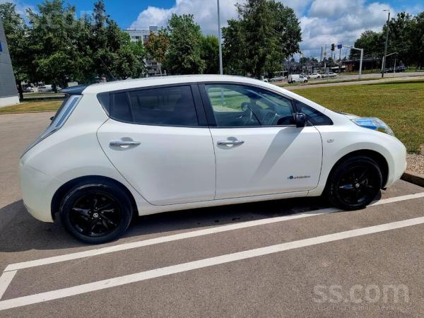 Balts Nissan Leaf 2017 Rīga, ar dzinēja tilpumu 0.00 L un nobraukumu 123 tūkst. km par 6950 €, foto 6 vietnē AUTOMOTO.COM.LV