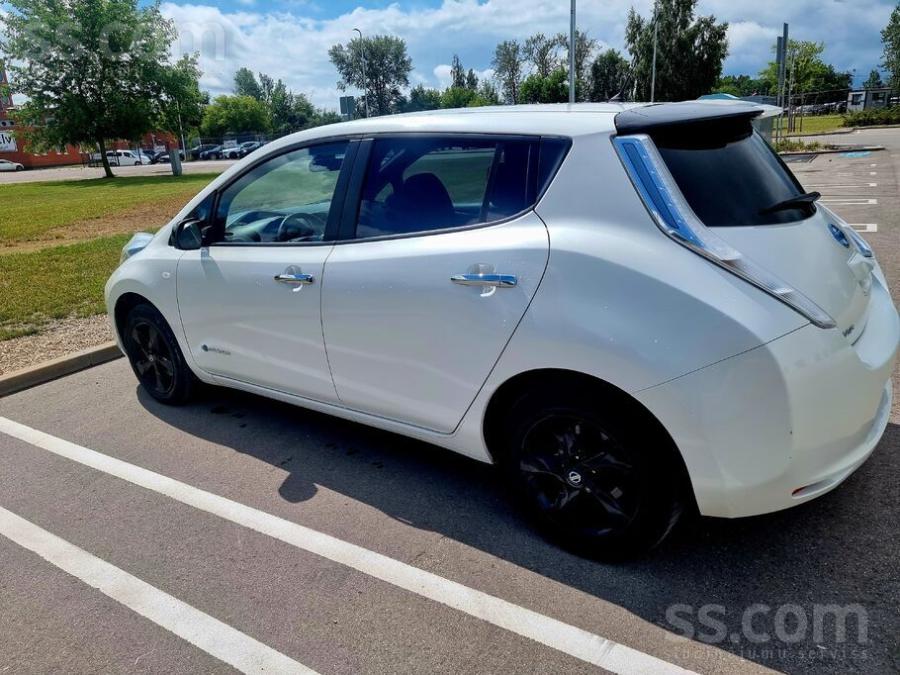 Balts Nissan Leaf 2017 Rīga, ar dzinēja tilpumu 0.00 L un nobraukumu 123 tūkst. km par 6950 €, foto 8 vietnē AUTOMOTO.COM.LV