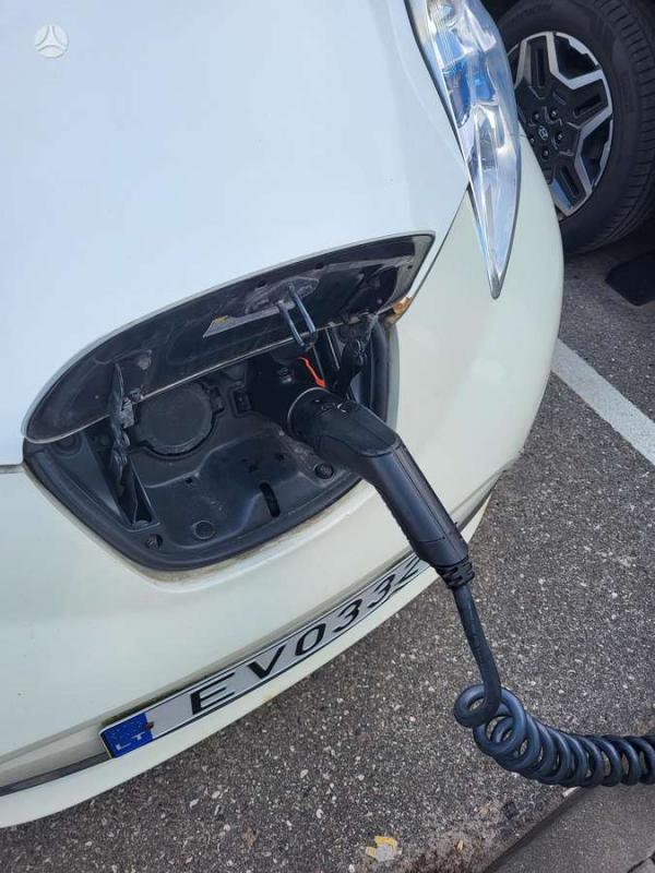 Balts Nissan Leaf 2017 Viļņa, ar dzinēja tilpumu 0.00 L un nobraukumu 133 tūkst. km par 5100 €, foto 1 vietnē AUTOMOTO.COM.LV