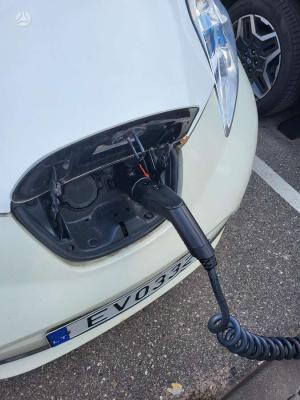 White Nissan Leaf 2017 in Vilnius, with an engine capacity of 0.00 L and mileage of 133 thousand km for 5100 €, photo  on AUTOMOTO.COM.LV
