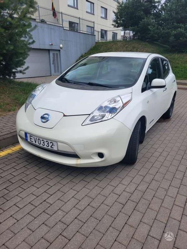 Balts Nissan Leaf 2017 Viļņa, ar dzinēja tilpumu 0.00 L un nobraukumu 133 tūkst. km par 5100 €, foto 3 vietnē AUTOMOTO.COM.LV