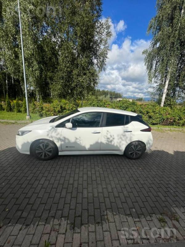 White Nissan Leaf 2018 in Riga, with an engine capacity of 0.00 L and mileage of 97 thousand km for 12200 €, photo 2 on AUTOMOTO.COM.LV