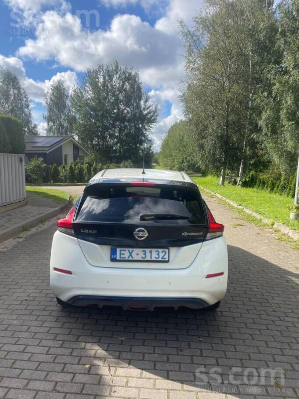 White Nissan Leaf 2018 in Riga, with an engine capacity of 0.00 L and mileage of 97 thousand km for 12200 €, photo 3 on AUTOMOTO.COM.LV
