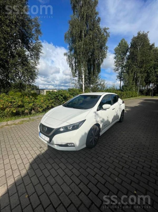 White Nissan Leaf 2018 in Riga, with an engine capacity of 0.00 L and mileage of 97 thousand km for 12200 €, photo 4 on AUTOMOTO.COM.LV