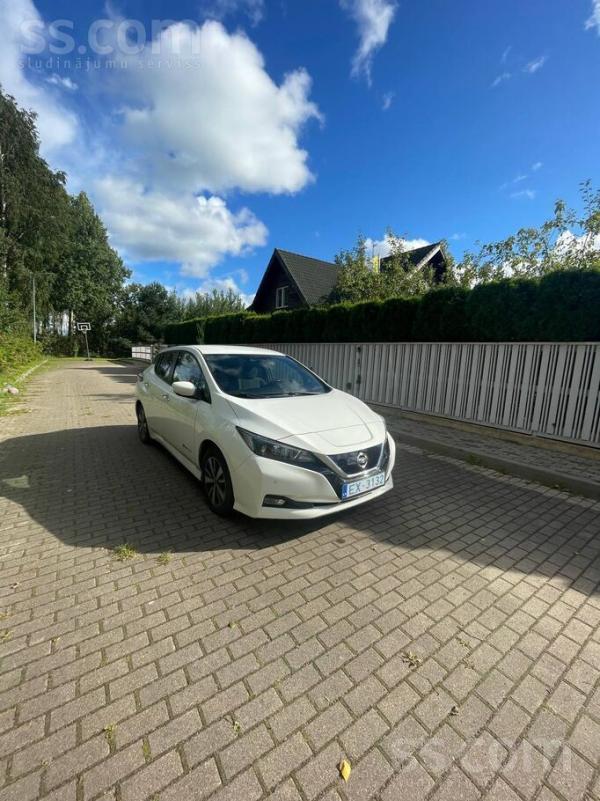 White Nissan Leaf 2018 in Riga, with an engine capacity of 0.00 L and mileage of 97 thousand km for 12200 €, photo 5 on AUTOMOTO.COM.LV