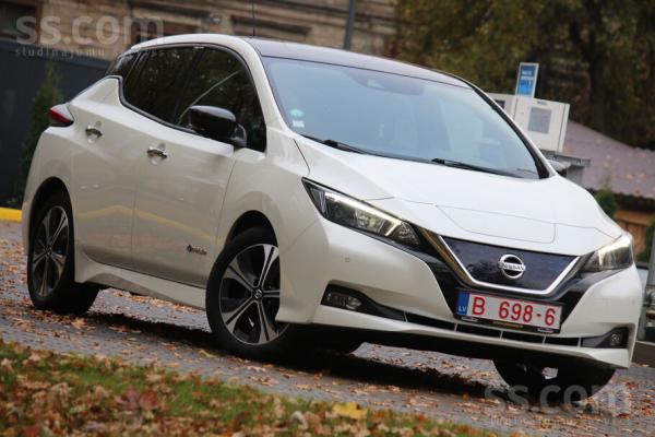 White Nissan Leaf 2018 in Riga, with an engine capacity of 0.00 L and mileage of 0 thousand km for 11590 €, photo 3 on AUTOMOTO.COM.LV