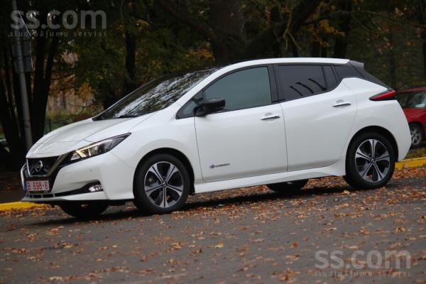 White Nissan Leaf 2018 in Riga, with an engine capacity of 0.00 L and mileage of 0 thousand km for 11590 €, photo 4 on AUTOMOTO.COM.LV