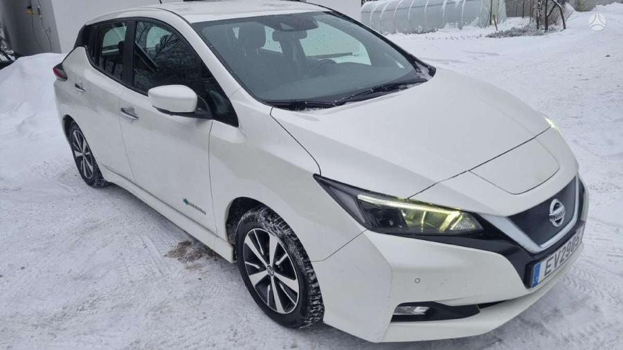 White Nissan Leaf 2018 in Kaunas, with an engine capacity of 0.00 L and mileage of 154 thousand km for 11500 €, photo 2 on AUTOMOTO.COM.LV