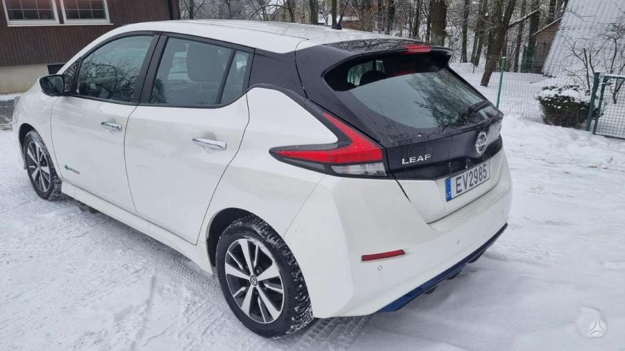 White Nissan Leaf 2018 in Kaunas, with an engine capacity of 0.00 L and mileage of 154 thousand km for 11500 €, photo 3 on AUTOMOTO.COM.LV