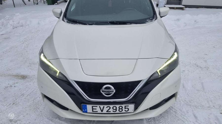White Nissan Leaf 2018 in Kaunas, with an engine capacity of 0.00 L and mileage of 154 thousand km for 11500 €, photo 5 on AUTOMOTO.COM.LV