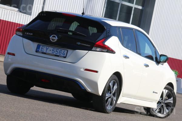 White Nissan Leaf 2018 in Riga, with an engine capacity of 0.00 L and mileage of 0 thousand km for 10990 €, photo 2 on AUTOMOTO.COM.LV