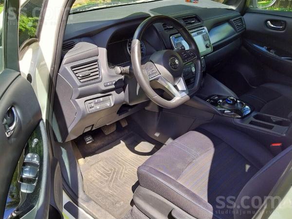 White Nissan Leaf 2018 in Riga, with an engine capacity of 0.00 L and mileage of 154 thousand km for 9930 €, photo 3 on AUTOMOTO.COM.LV