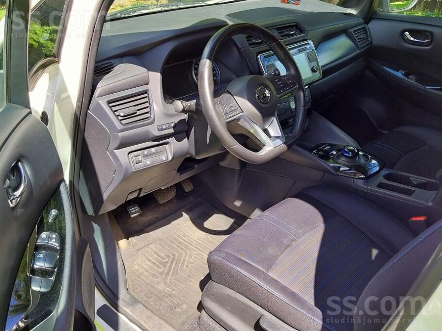 White Nissan Leaf 2018 in Riga, with an engine capacity of 0.00 L and mileage of 154 thousand km for 9930 €, photo 4 on AUTOMOTO.COM.LV