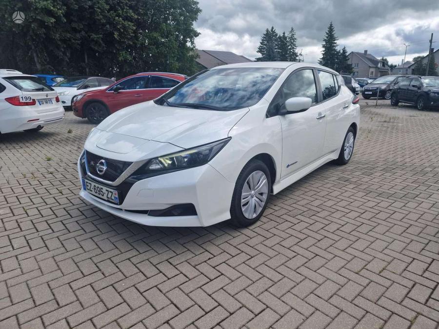 White Nissan Leaf 2018 in Taurage, with an engine capacity of 0.00 L and mileage of 28 thousand km for 10500 €, photo 1 on AUTOMOTO.COM.LV