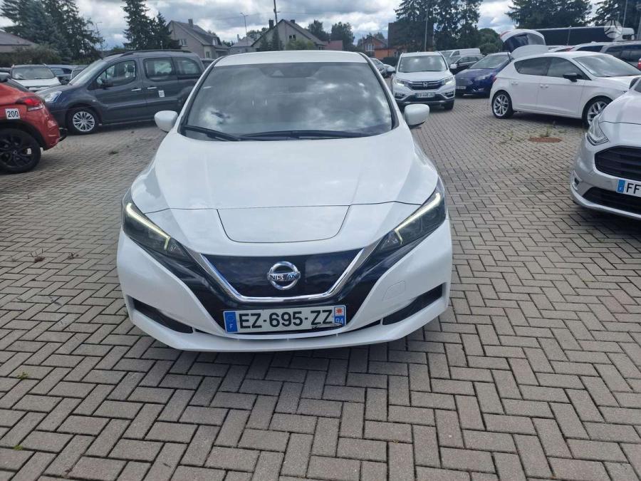 White Nissan Leaf 2018 in Taurage, with an engine capacity of 0.00 L and mileage of 28 thousand km for 10500 €, photo 4 on AUTOMOTO.COM.LV
