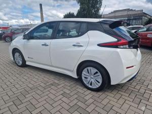 White Nissan Leaf 2018 in Taurage, with an engine capacity of 0.00 L and mileage of 28 thousand km for 10500 €, photo 7 on AUTOMOTO.COM.LV