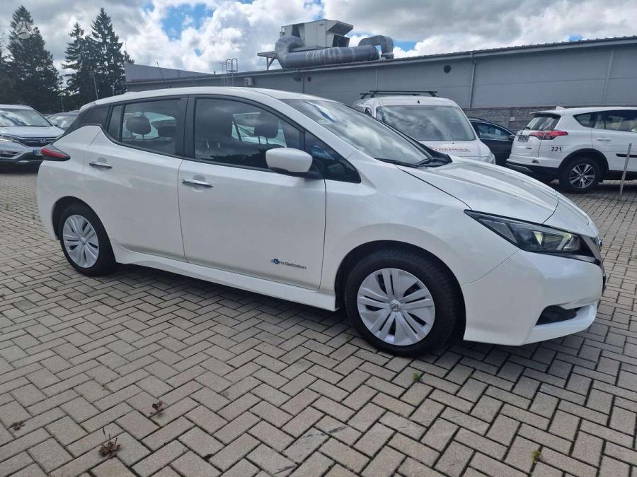 White Nissan Leaf 2018 in Taurage, with an engine capacity of 0.00 L and mileage of 28 thousand km for 10500 €, photo 8 on AUTOMOTO.COM.LV