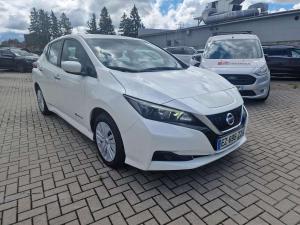 White Nissan Leaf 2018 in Taurage, with an engine capacity of 0.00 L and mileage of 28 thousand km for 10500 €, photo 9 on AUTOMOTO.COM.LV