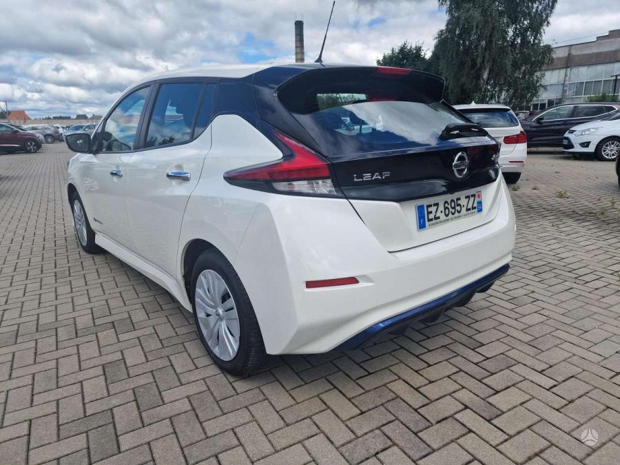 White Nissan Leaf 2018 in Taurage, with an engine capacity of 0.00 L and mileage of 28 thousand km for 10500 €, photo 10 on AUTOMOTO.COM.LV